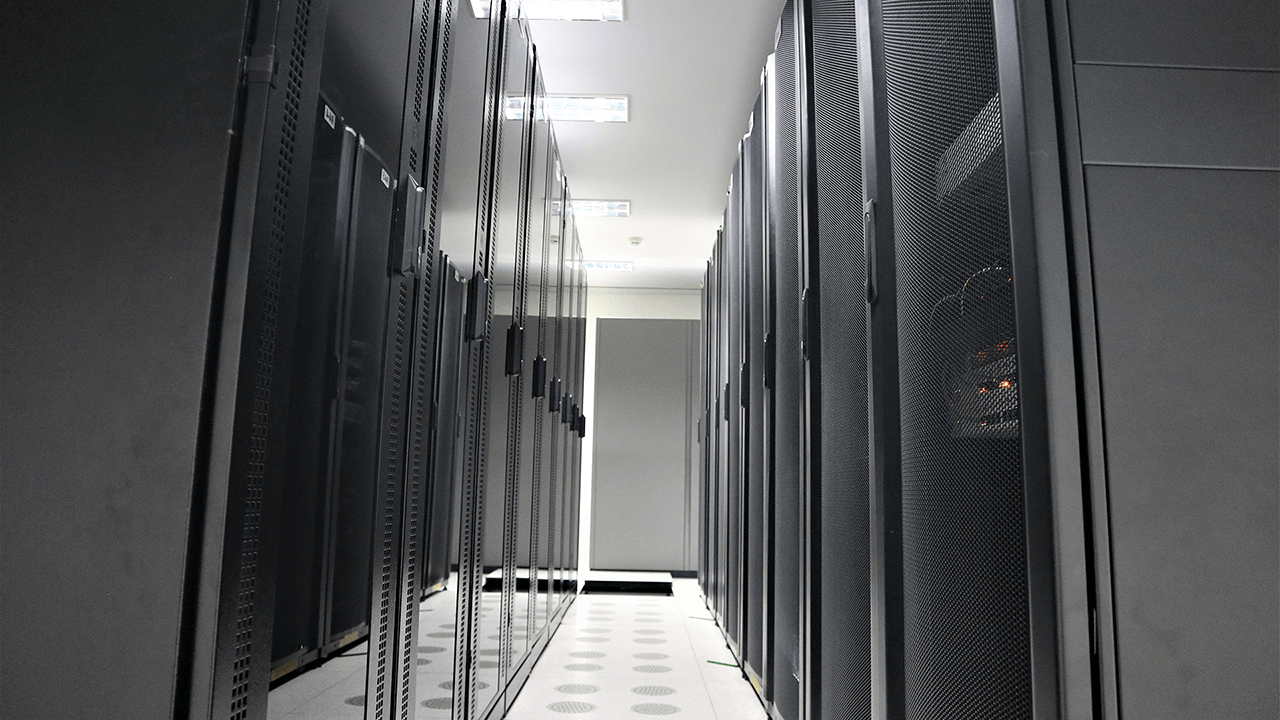 Langkah-langkah Memasang Rack Server di Data Center | Omadata